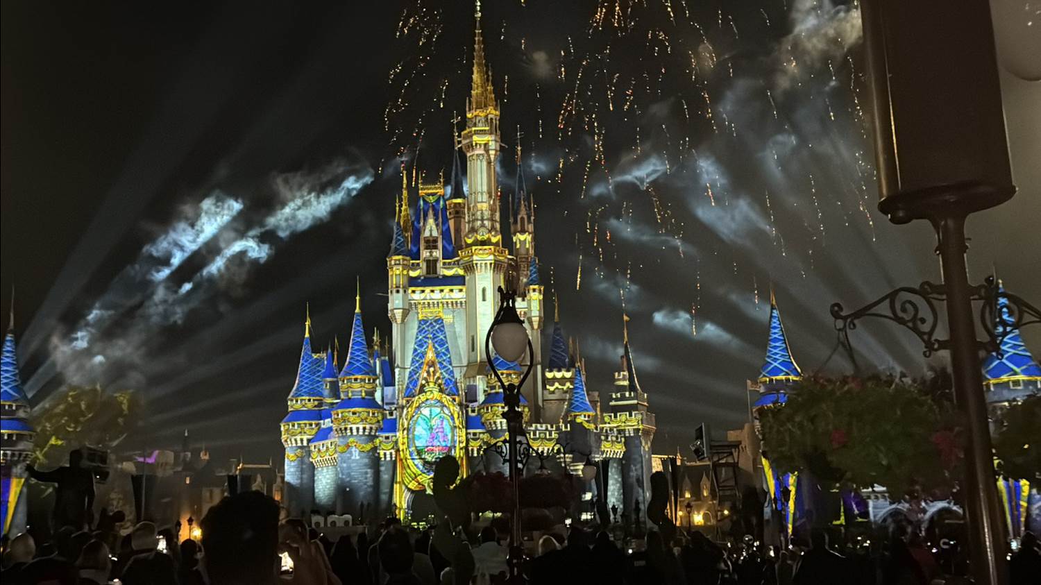 Video: Walt Disney World Celebrates Cast Members with a Special Tribute ...