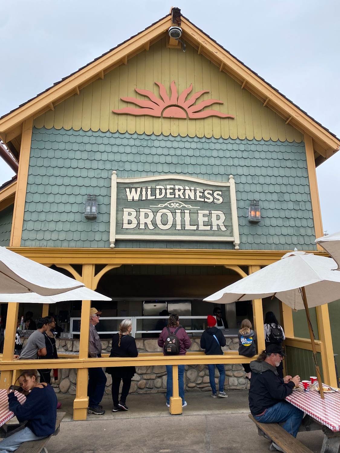 Food Review: "The Great Mac and Cheese" Charlie Brown Menu from Peanuts ...