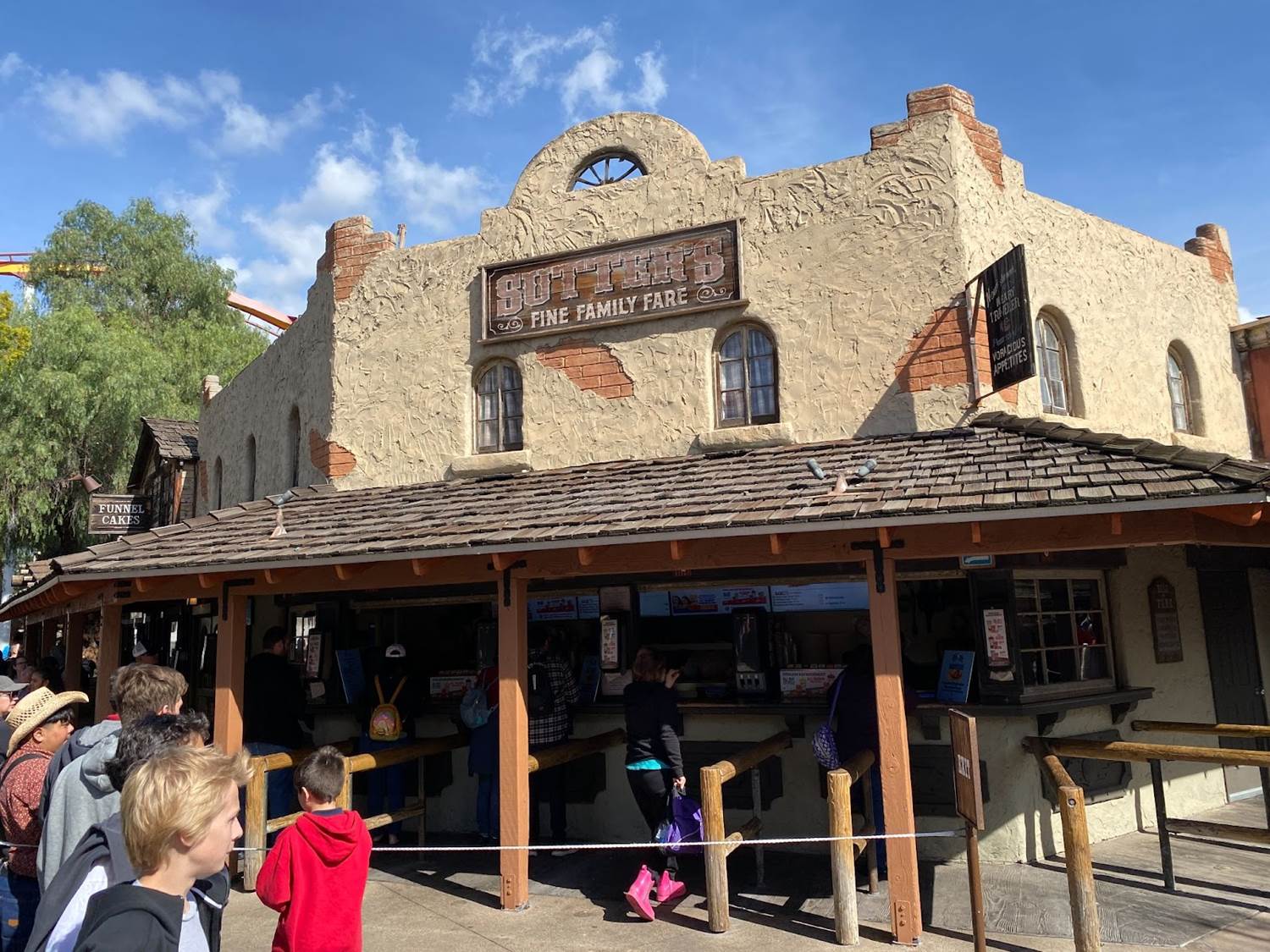 Food Review: "The Great Mac and Cheese" Charlie Brown Menu from Peanuts Celebration 2024 at ...