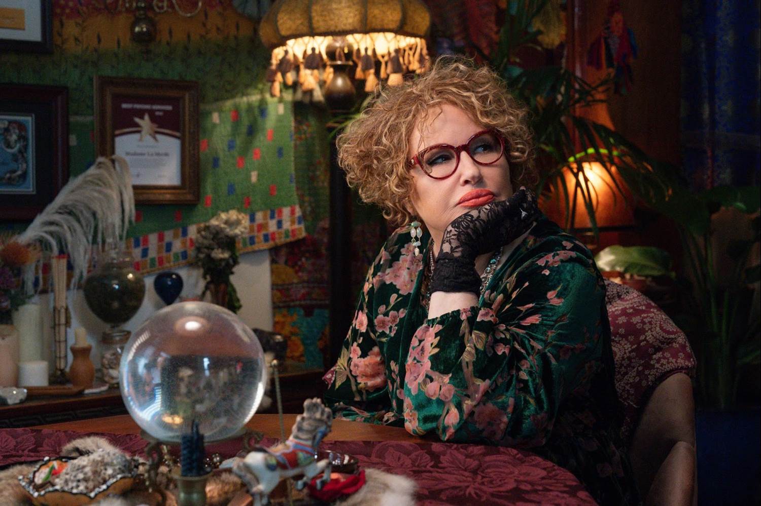 New Clip From Hulu's "Life & Beth" Showcases Emmy Winner Jennifer ...