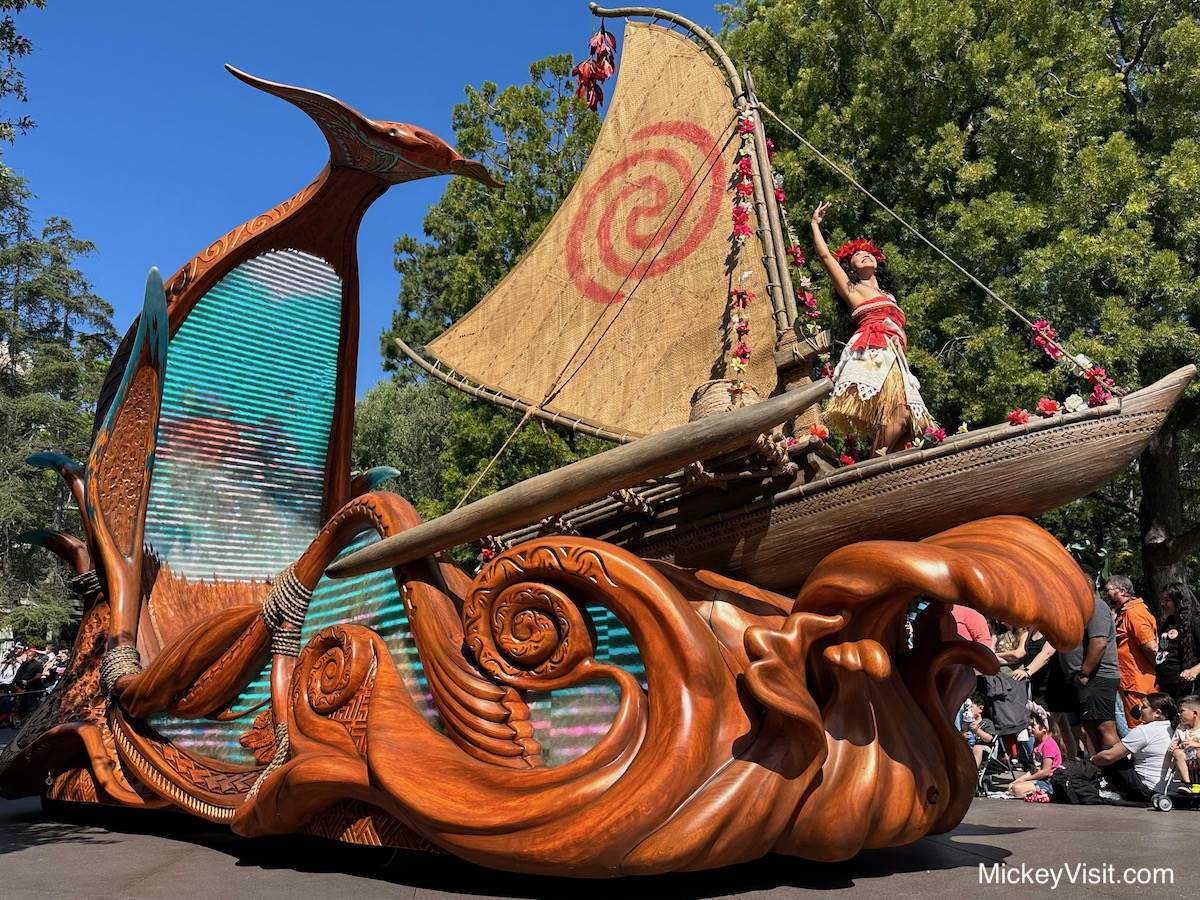 Top 5 Tips for Parade Viewing at Disneyland - LaughingPlace.com