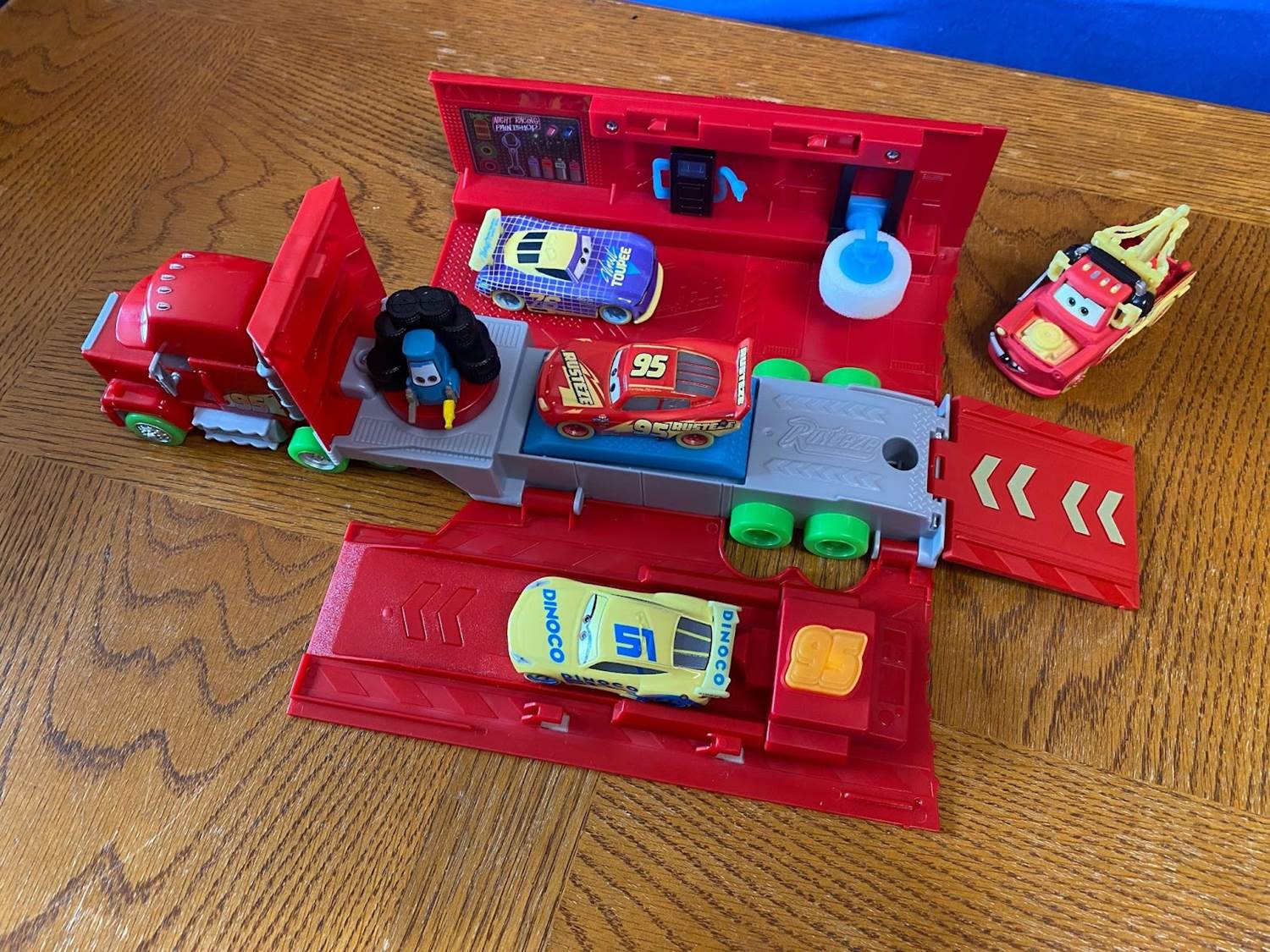 Toy Unboxing: Disney/Pixar "Cars" Glow-In-the-Dark Glow Racers 4-Pack ...