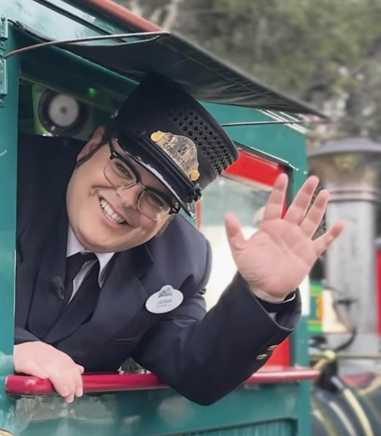 Disney Legend Josh Gad Surprises Guests as Disneyland Railroad ...