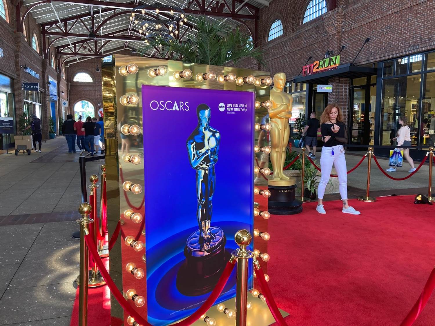 Photos: New Oscars Photo Op Now Available at Disney Springs ...