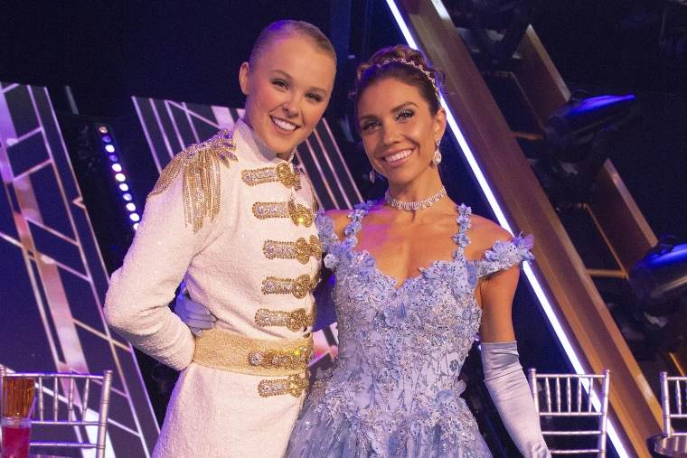 Jojo Siwa Spends 21st Birthday at EPCOT - LaughingPlace.com