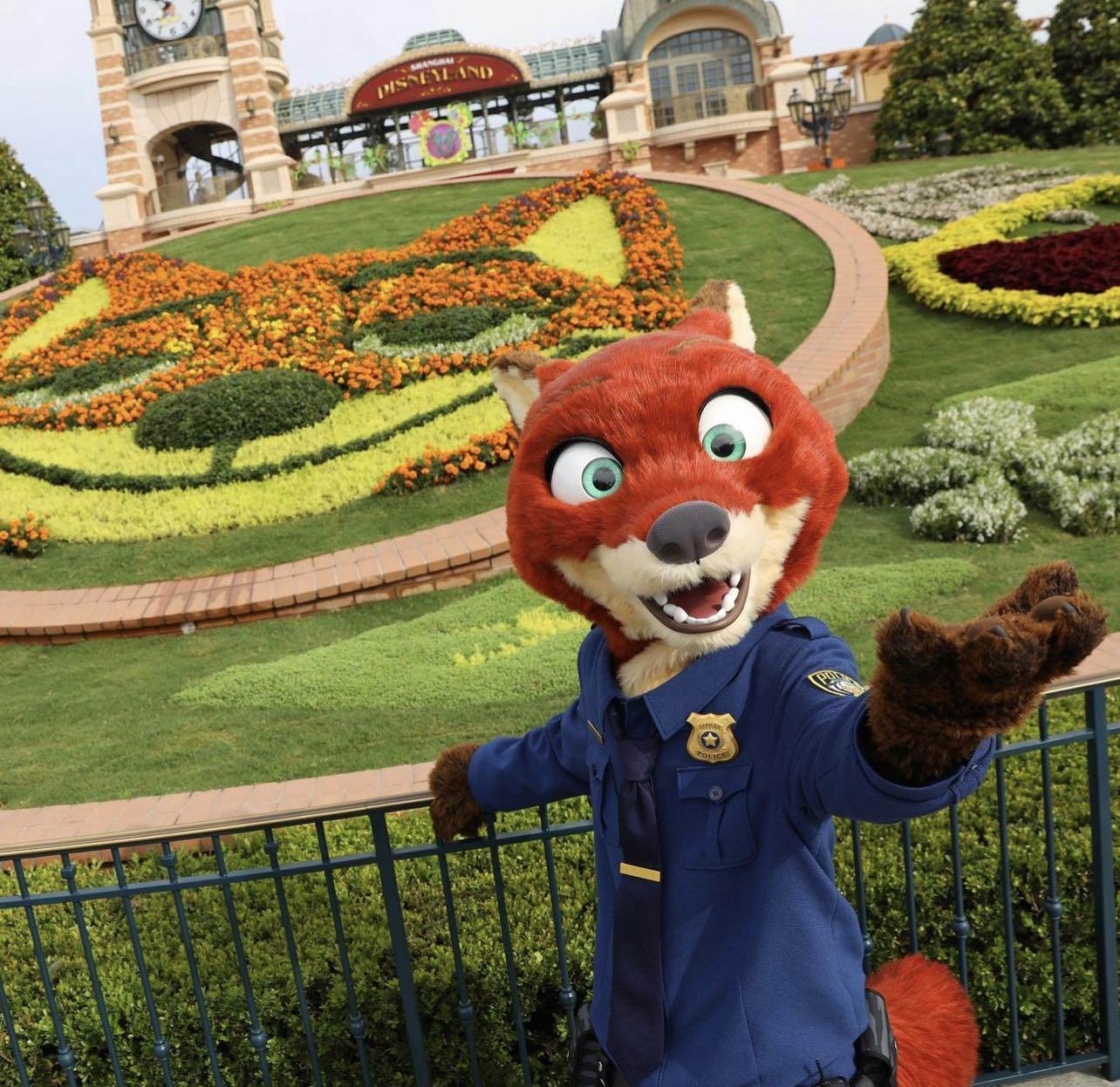 Nick From “Zootopia” Makes a Floral Appearance at the Entrance of ...