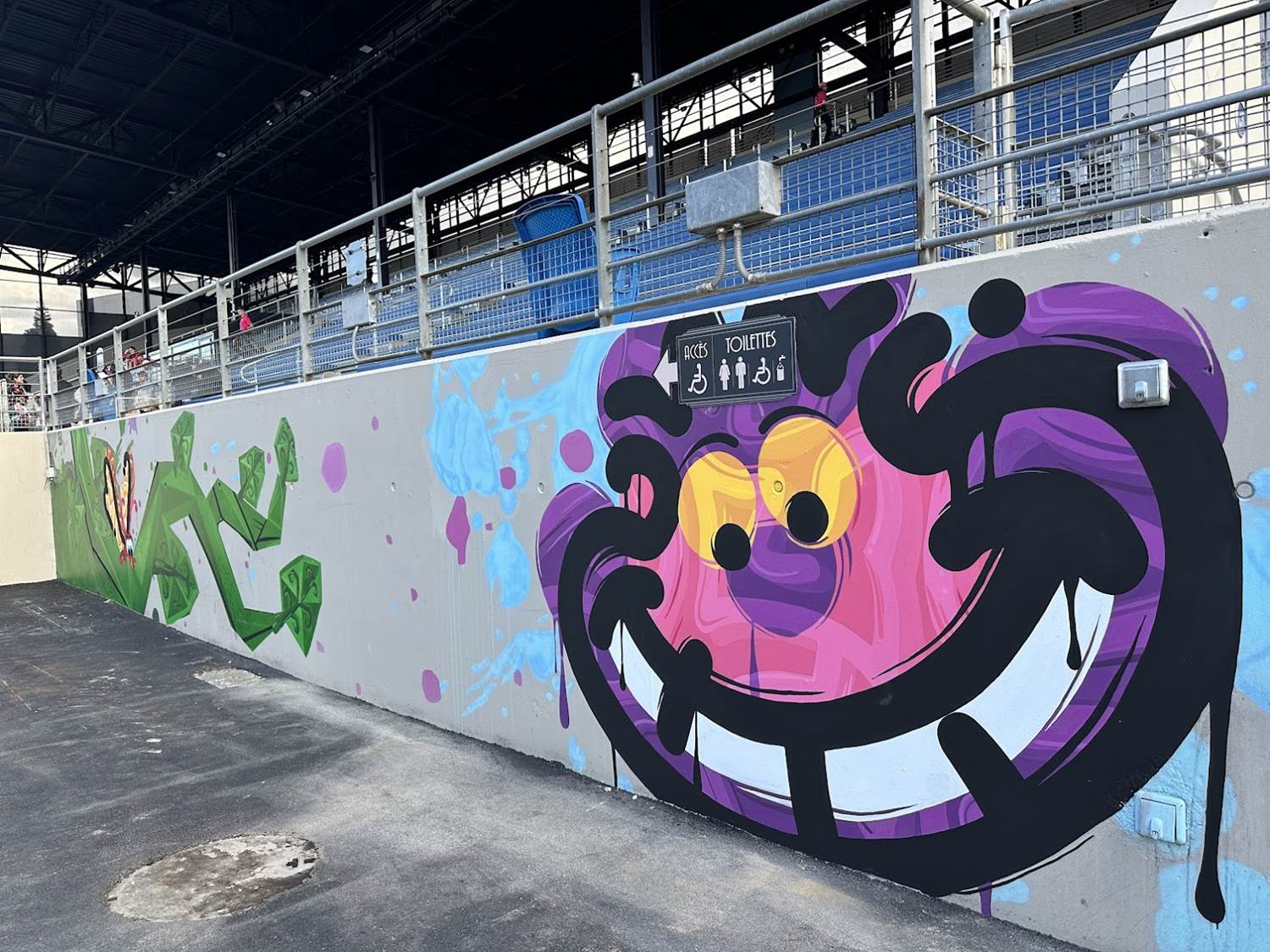 Photos & Video: “Alice & The Queen of Hearts: Back to Wonderland” at ...