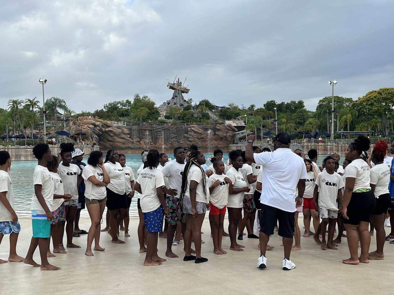 Photos: World’s Largest Swimming Lesson at Typhoon Lagoon ...