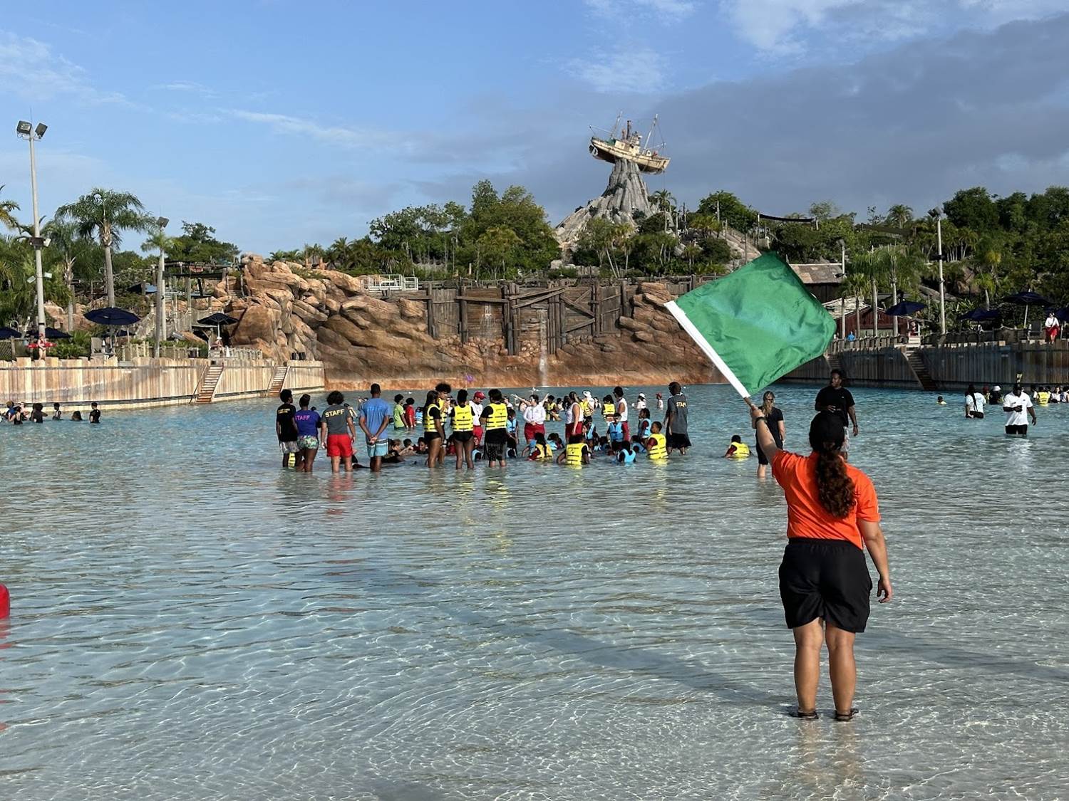 Photos: World’s Largest Swimming Lesson at Typhoon Lagoon ...