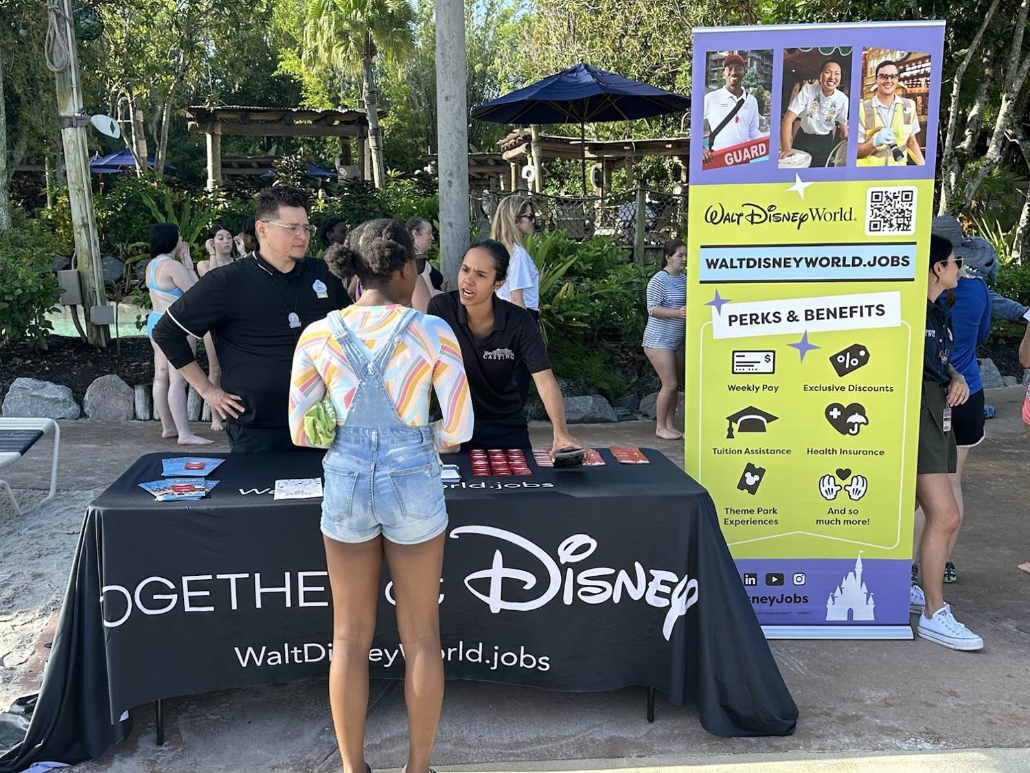 Photos: World’s Largest Swimming Lesson at Typhoon Lagoon ...