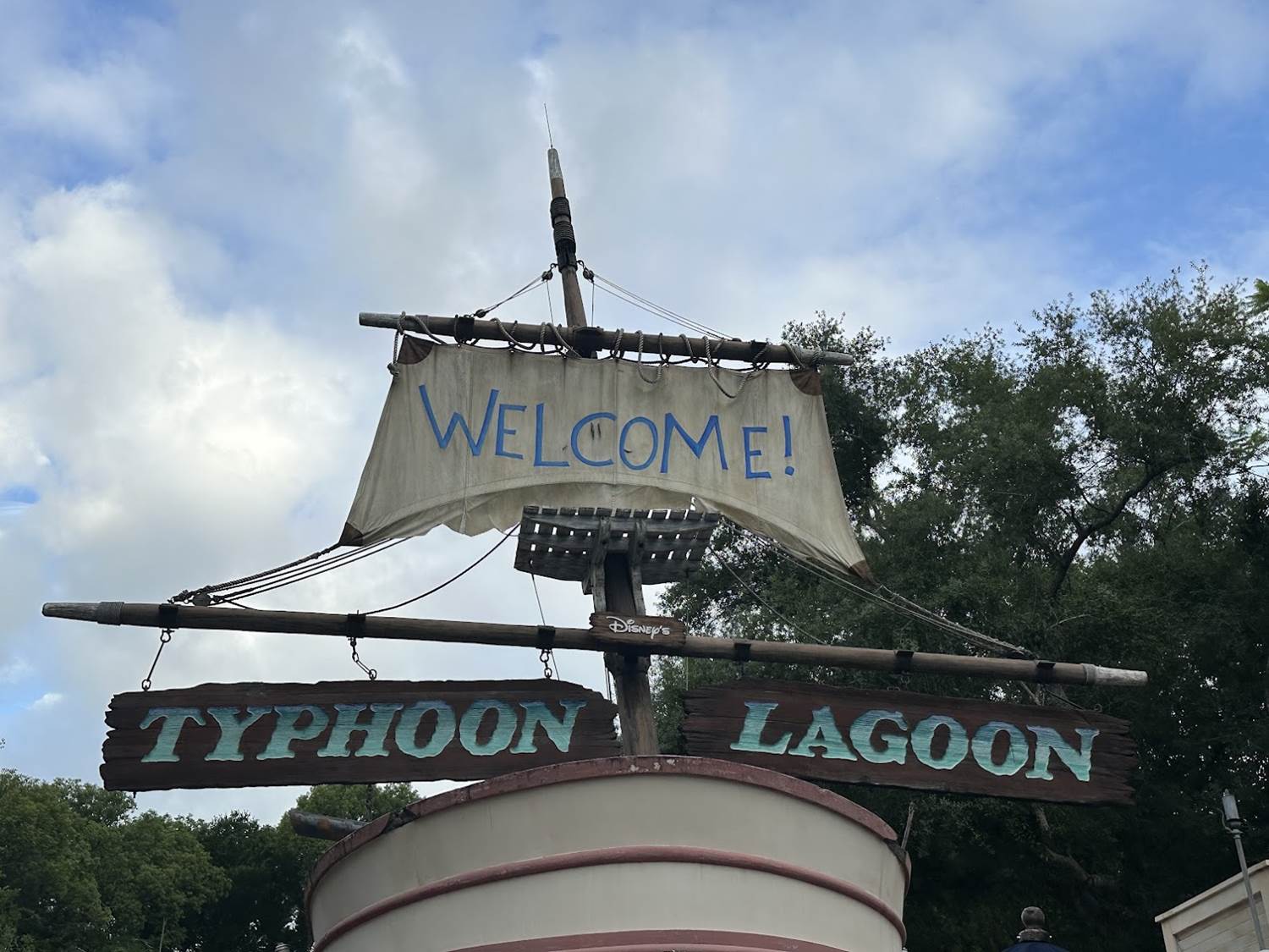Photos: World’s Largest Swimming Lesson at Typhoon Lagoon ...
