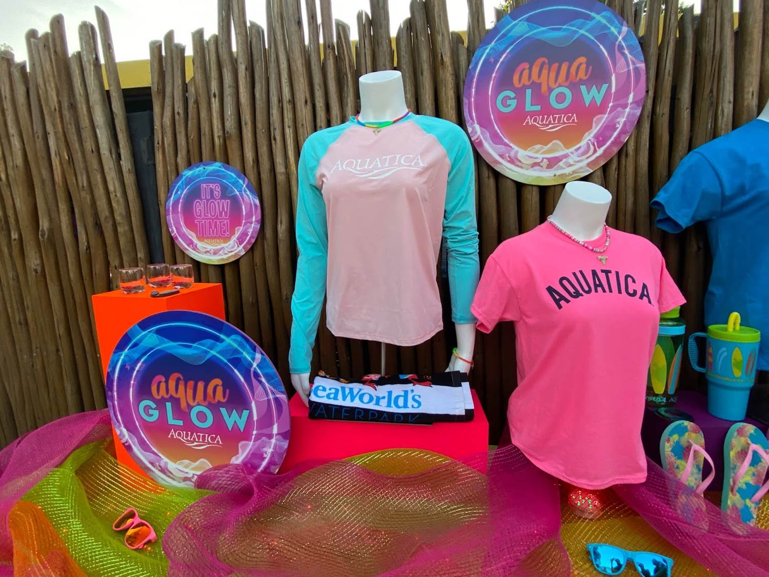 Photos/Video: AquaGlow Lights Up The Night At Aquatica Orlando ...