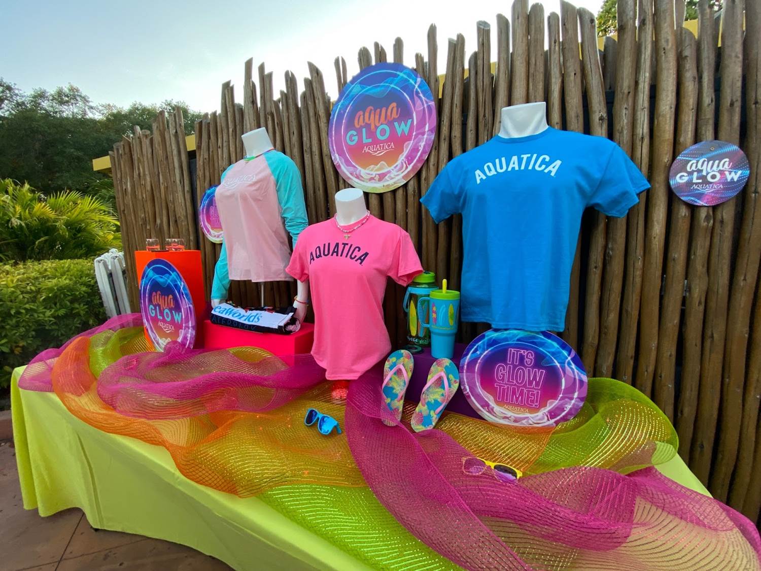 Photos/Video: AquaGlow Lights Up The Night At Aquatica Orlando ...