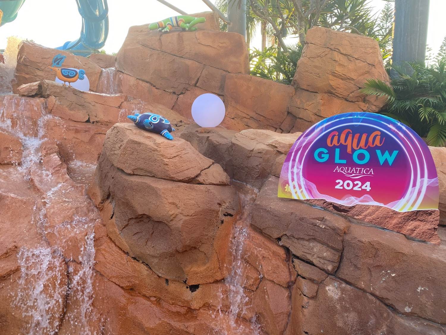 Photos/Video: AquaGlow Lights Up The Night At Aquatica Orlando ...