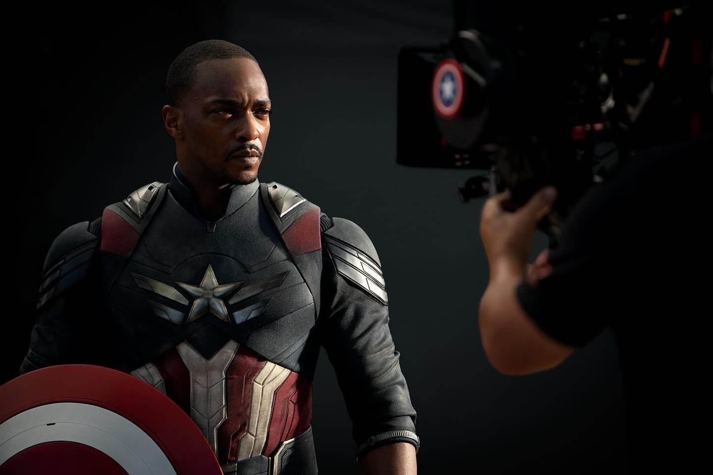 Anthony Mackie Shares Behind-the-Scenes Image from Set of "Captain America: Brave New World ...