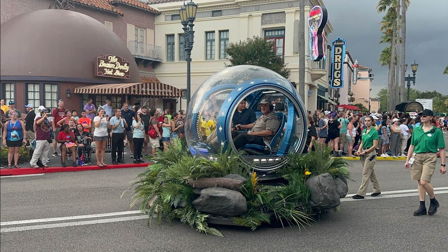 Photos/Video: Universal Mega Movie Parade Debuts with "Technical ...