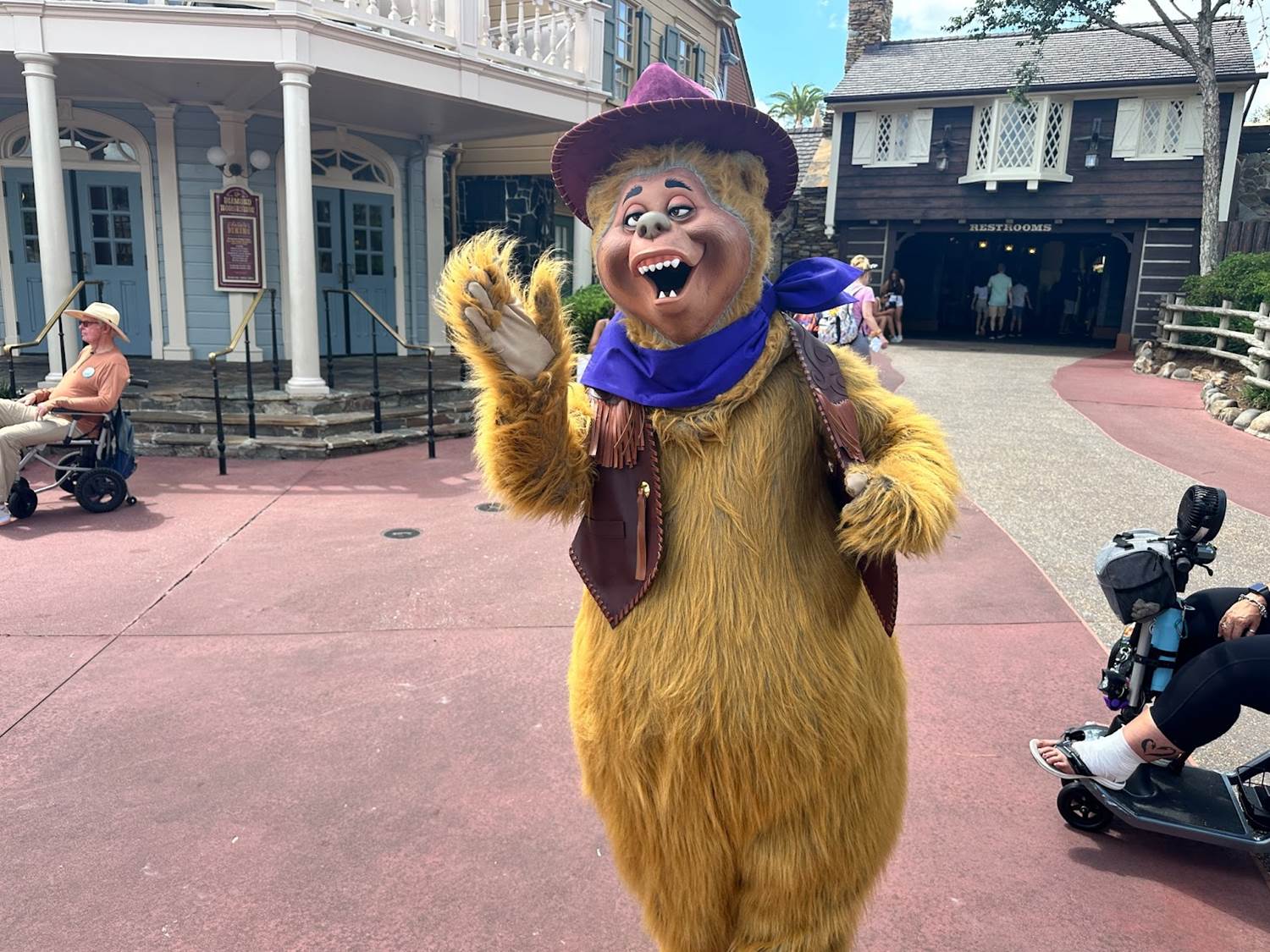 The Country Bears Debut New Meet & Greet Costumes Inspired by Their New ...
