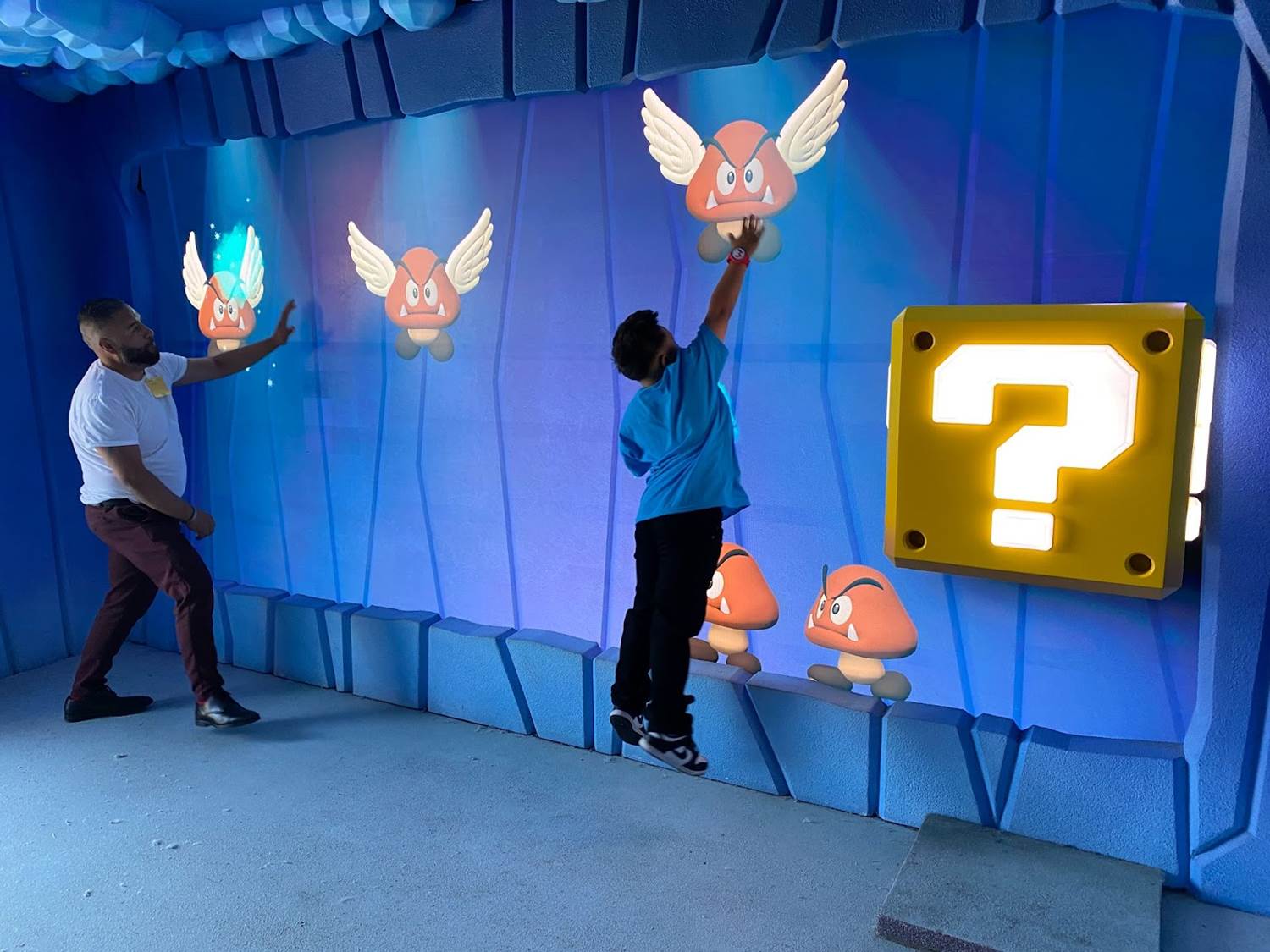 Video / Photos: Playing with the New Interactive Wall at Universal Studios Hollywood's Super ...
