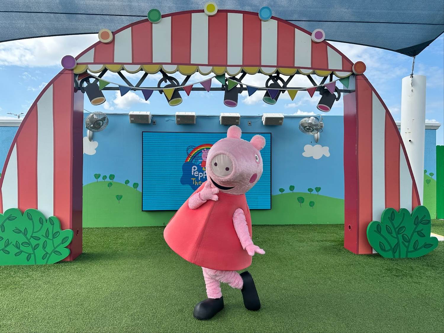 Photos: Peppa Pig Theme Park Celebrates Peppa's Birthday With Dance ...