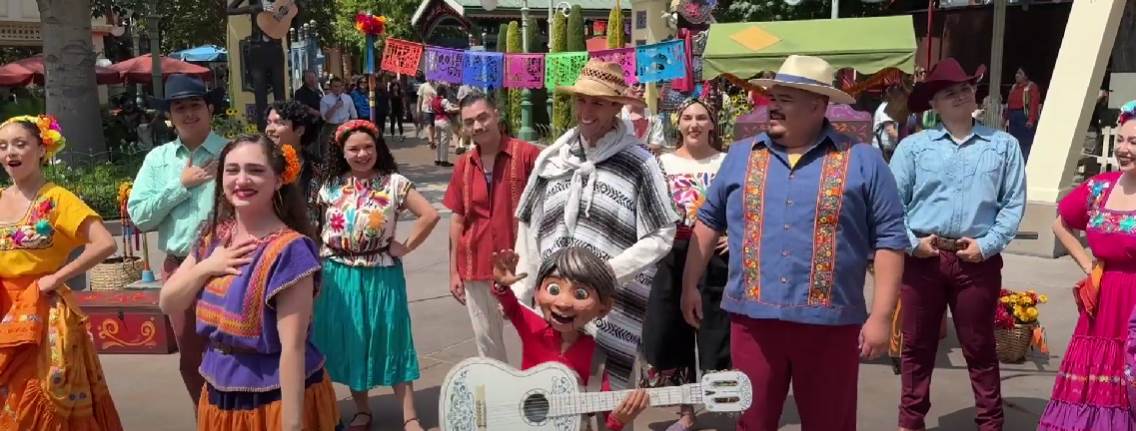 Video: "The Storytellers of Plaza de la Familia Celebrate The Music of ...