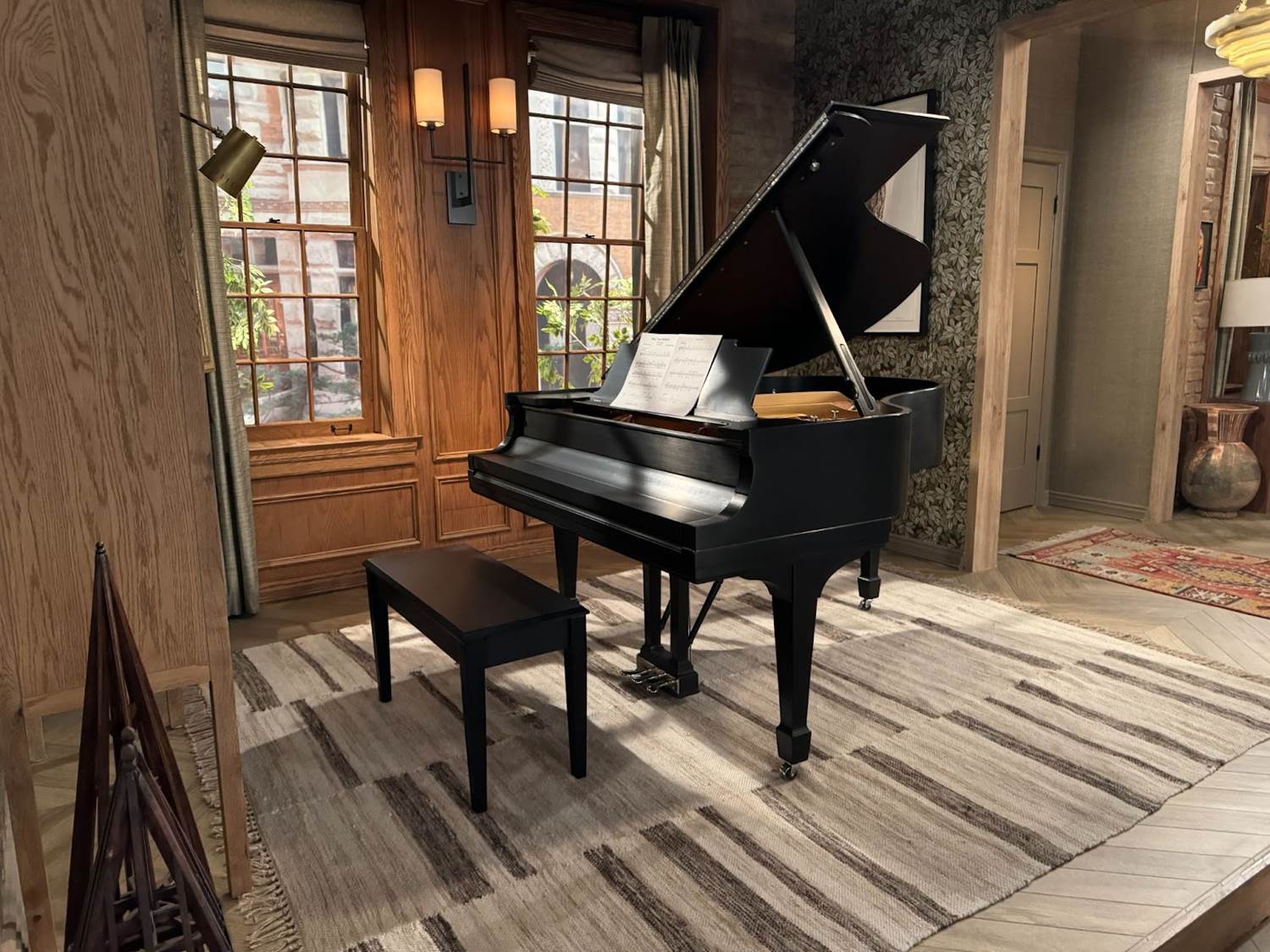 The Evolution of Sitcoms: Kelsey Grammer on Reviving Multi-Cam Comedy ...