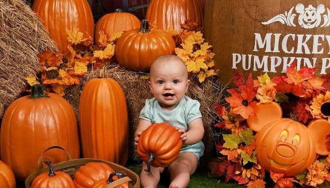 New Autumn Set-Up Debuts At Disney Springs PhotoPass Studio ...