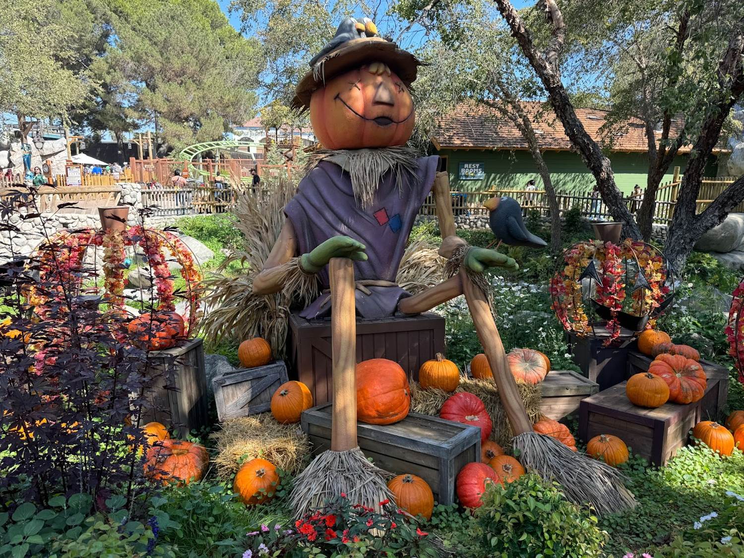 Photos / Videos: Knott's Spooky Farm 2024 Arrives with Shows, Snakes ...