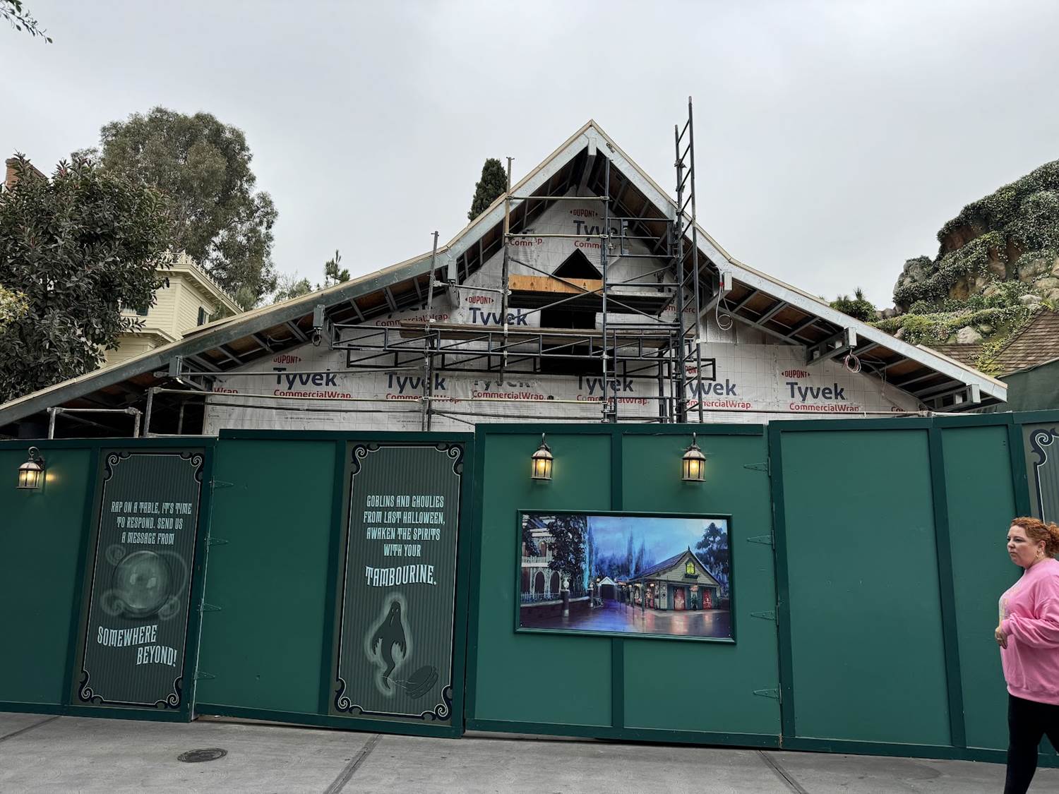 New Retail Location Continues To Take Shape Outside of Disneyland's ...