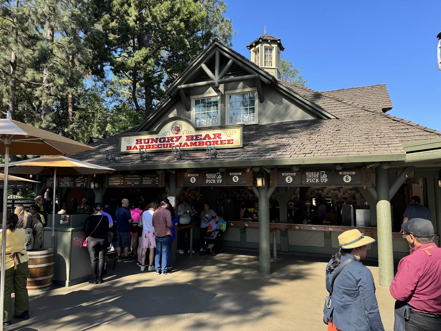 Photos: The Big Bear Band Is Servin' Now At Disneyland's New Hungry ...