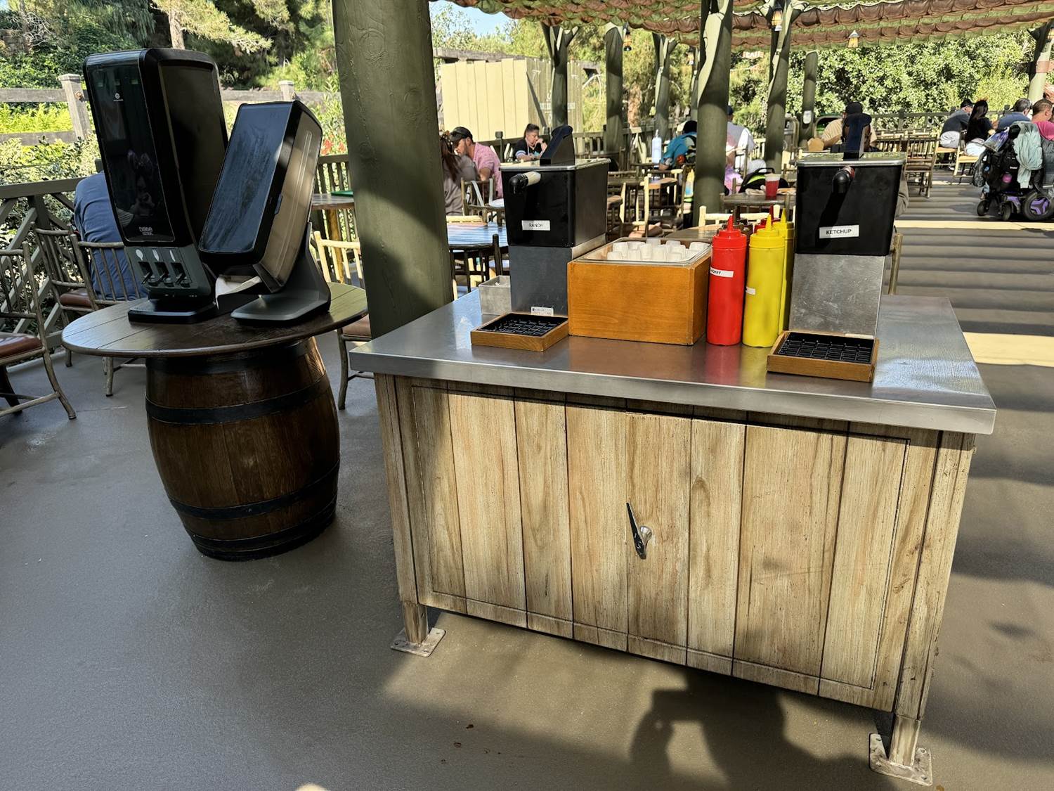 Photos: The Big Bear Band Is Servin' Now At Disneyland's New Hungry ...