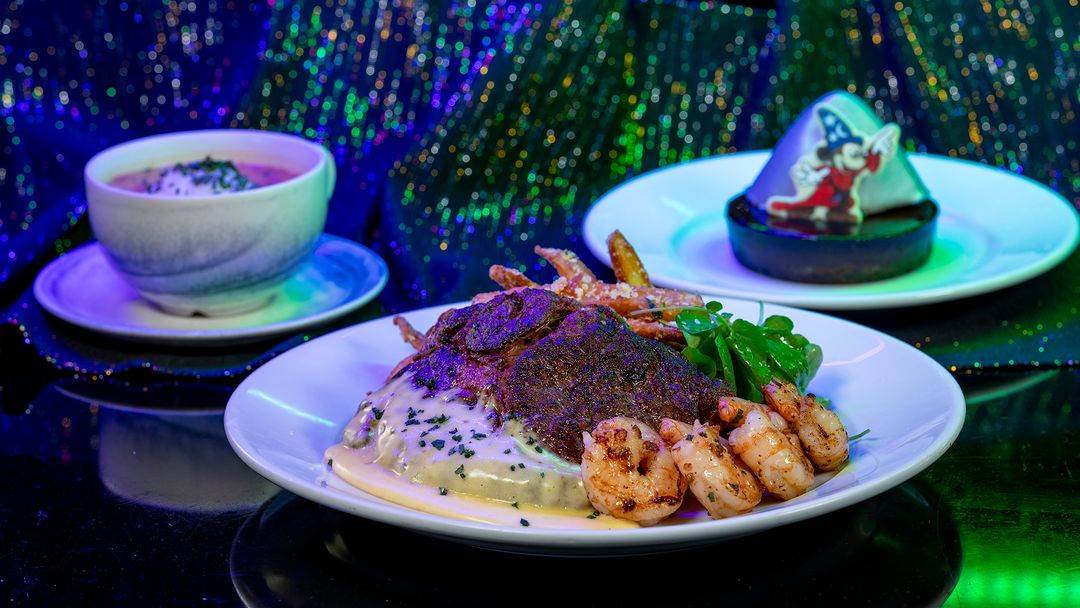 Disneyland Announces New "Fantasmic!" Dining Package for Cafe Orleans ...