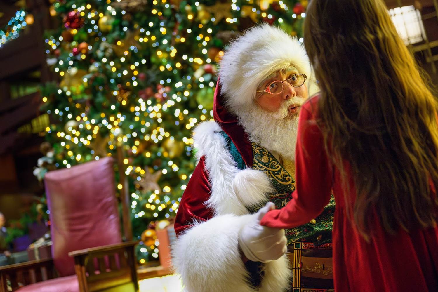 "Holiday Fun with Santa and Friends!" Coming to Disneyland's ...