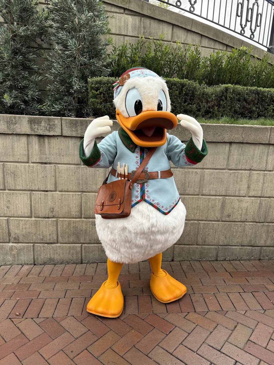 Mickey and Minnie Debut Elf-Tacular New Costumes for Holidays at the ...