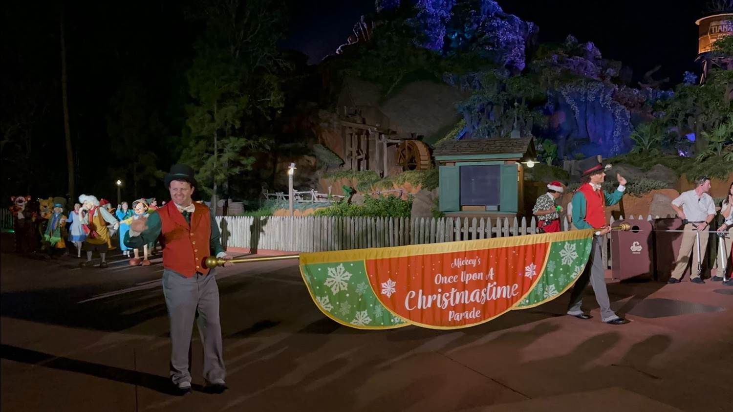 Photos and Video: Mickey's Once Upon a Christmastime Parade Returns ...