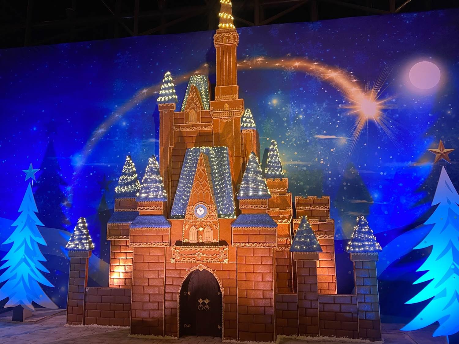 Photos: Cinderella Castle Dream Lights Inspired Gingerbread Display ...