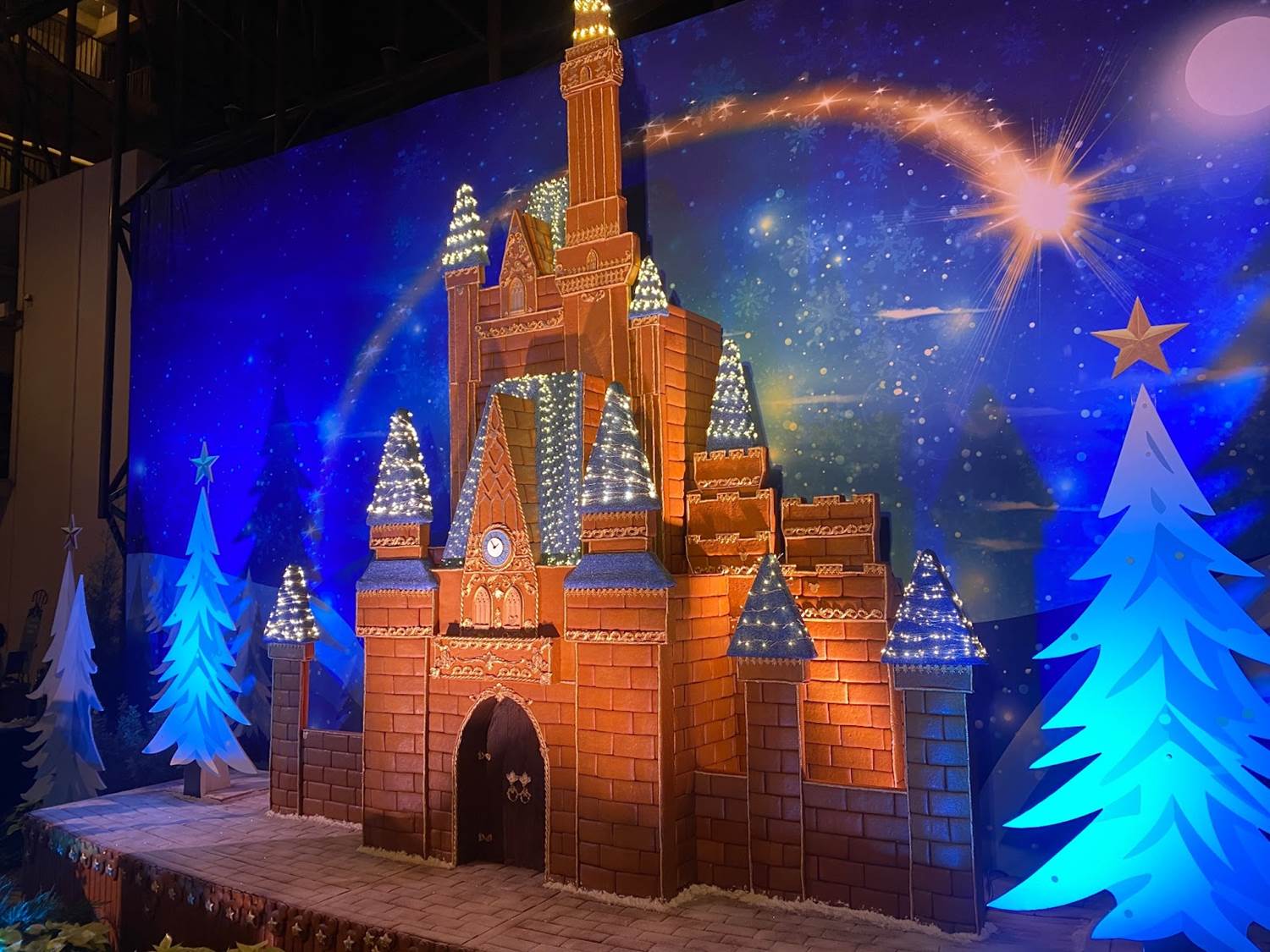 Photos: Cinderella Castle Dream Lights Inspired Gingerbread Display ...