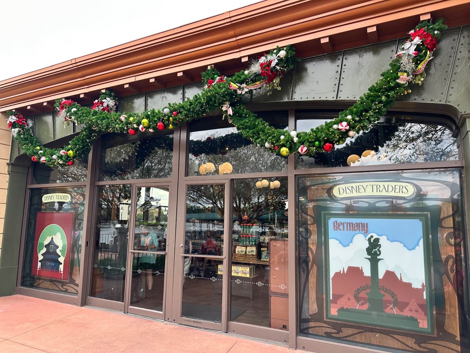 EPCOT Christmas Decorations and the Gold Musical Rotating Tin Popcorn ...
