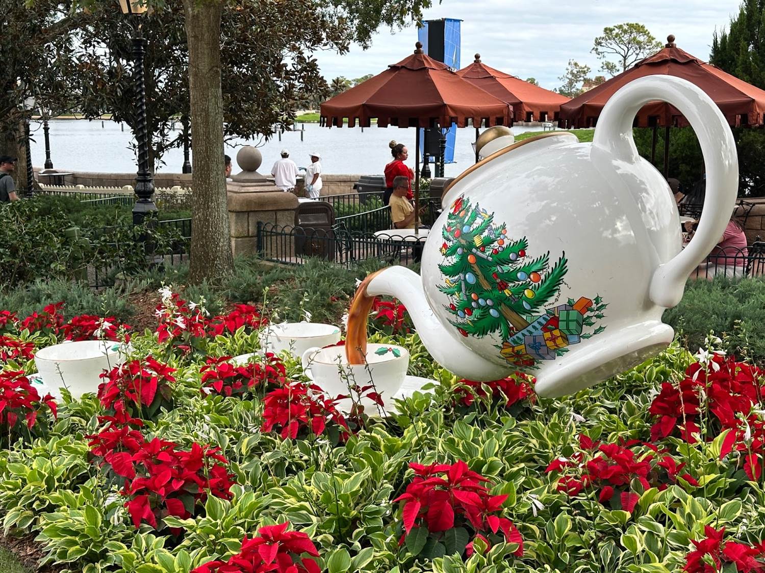 EPCOT Christmas Decorations and the Gold Musical Rotating Tin Popcorn ...
