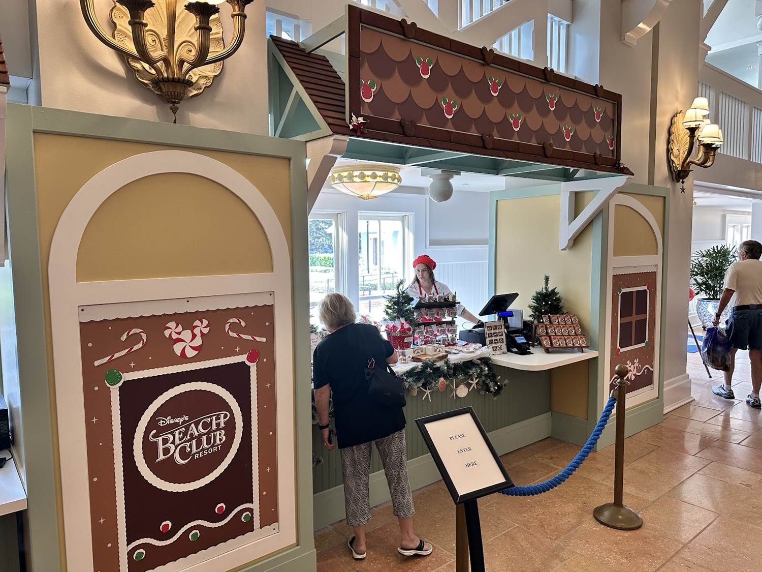 Photos: Gingerbread Carousel at Disney's Beach Club Puts Emphasis on ...