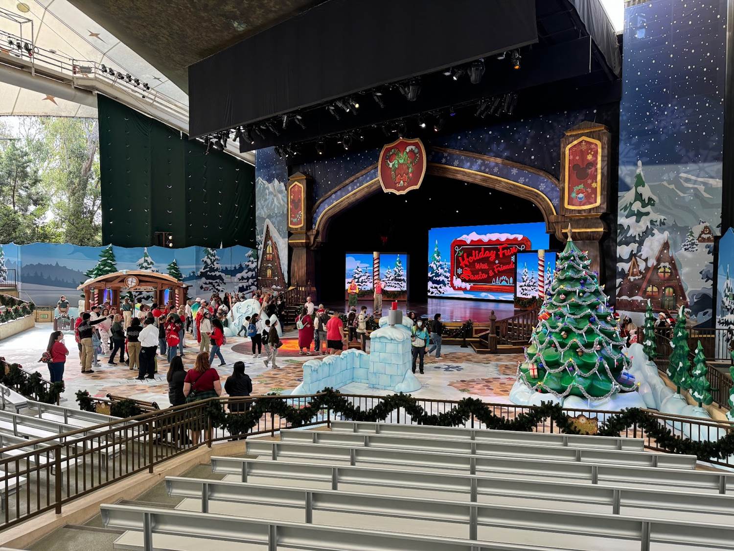 Photos: “Holiday Fun with Santa and Friends!” Takes Over Disneyland’s ...