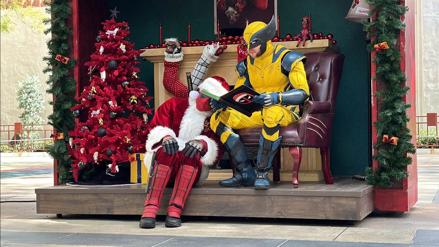 Photos / Video: Deadpool Tells the Story of “A Christmas Carol” in ...