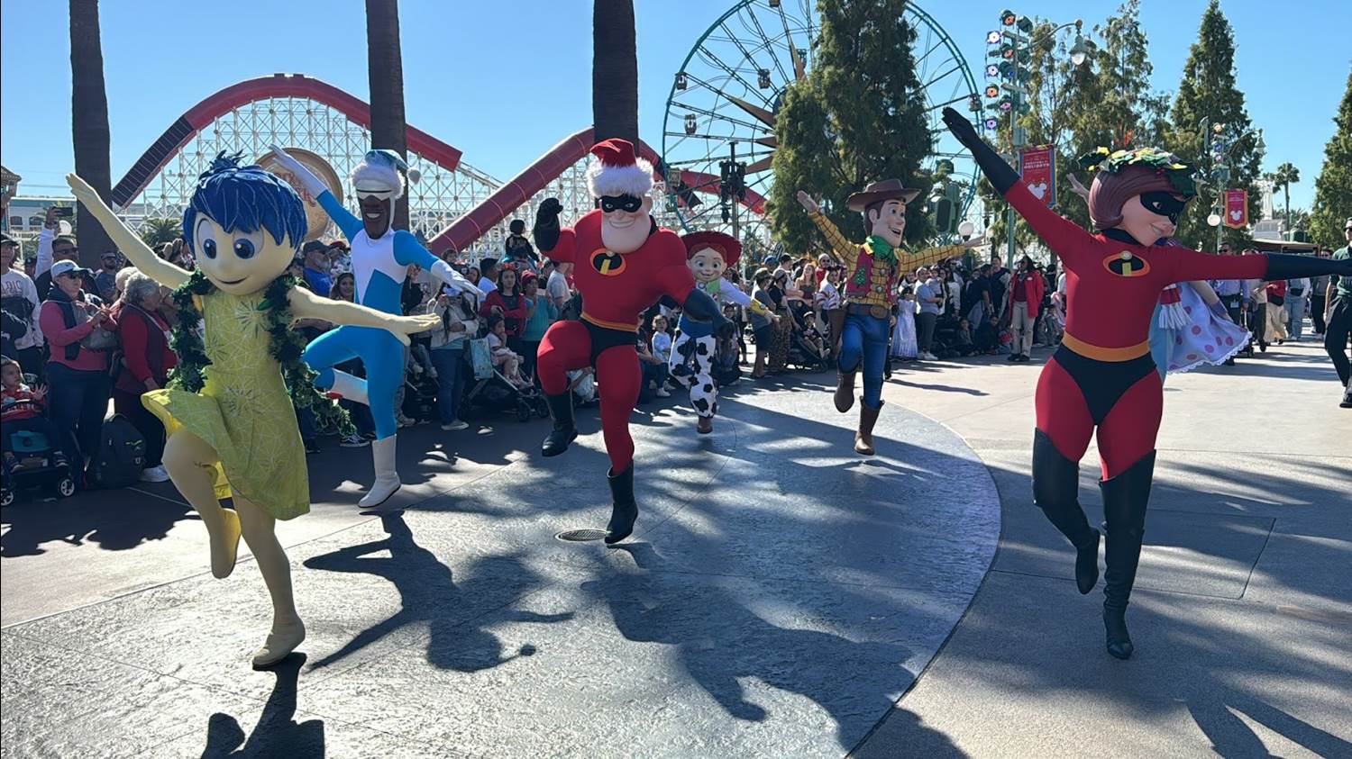 Photos / Video: Mickey’s Happy Holidays Brings an Energetic Burst of ...