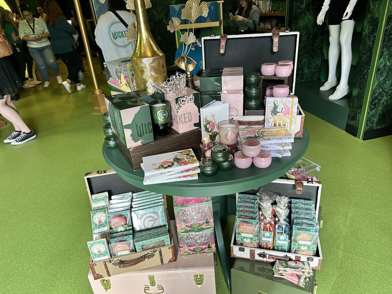 Photos/Video: Get a Sneak Peek of the New "Wicked: The Experience ...