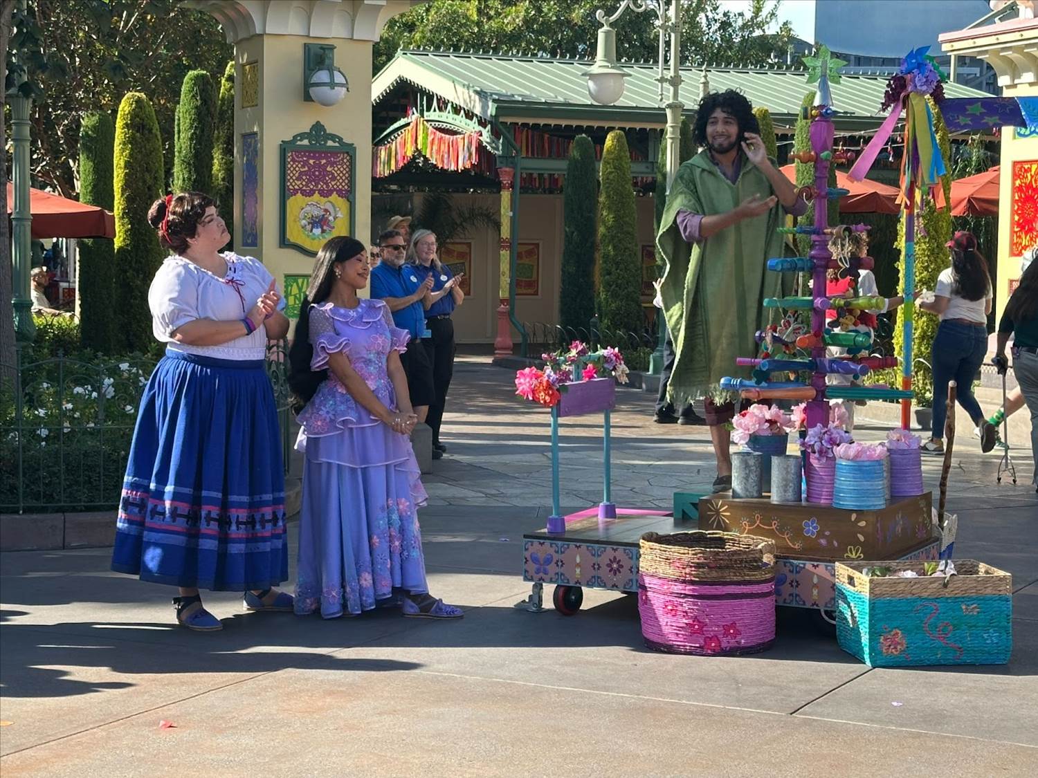 Photos/Video: "Mirabel's Gifts of the Season" Debuts at Disney ...