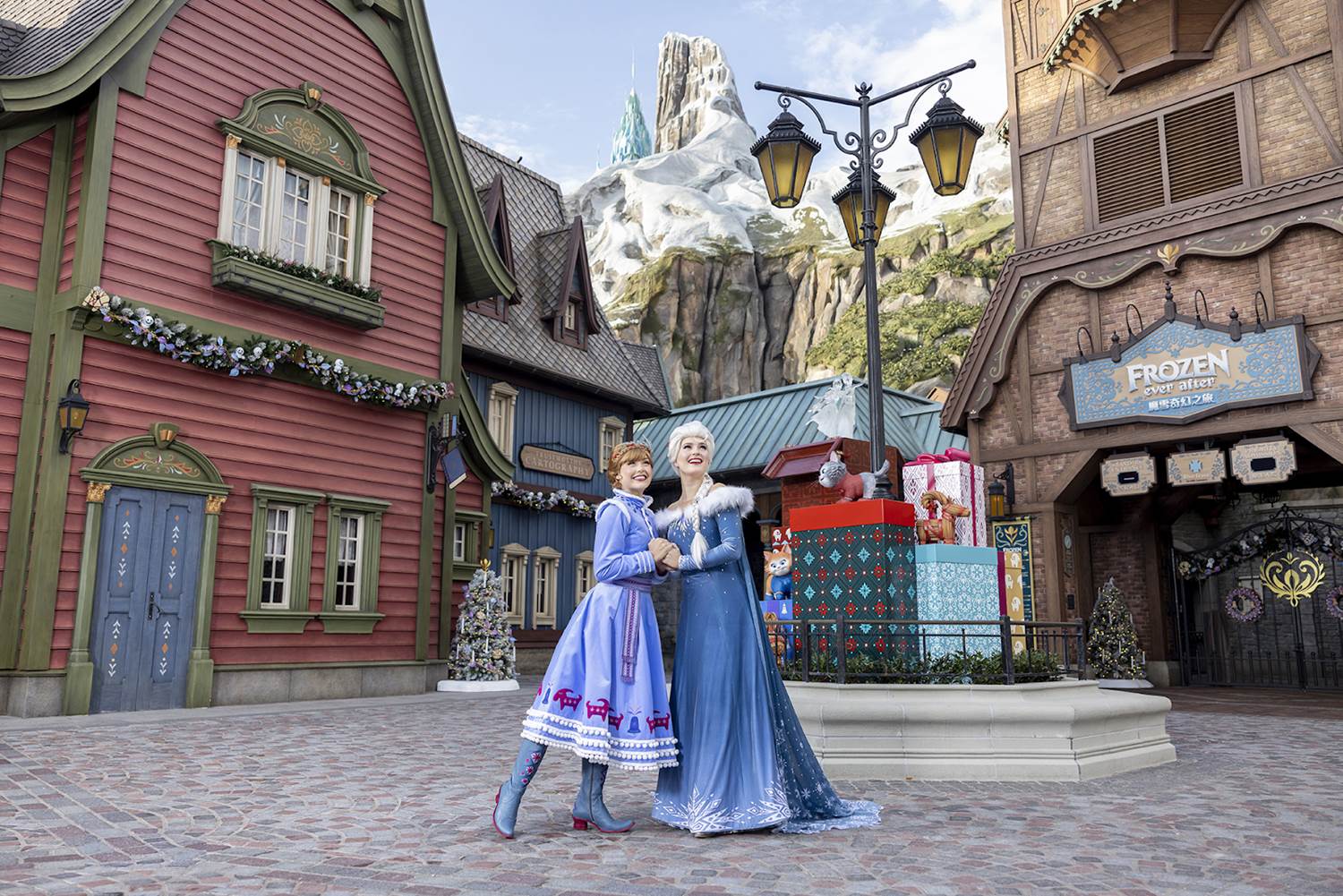 World of Frozen Celebrates Its First Holiday Season at Hong Kong ...
