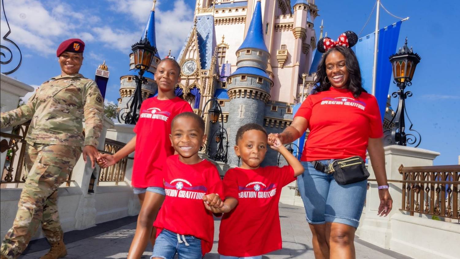 U.S. Army Mom Surprised With a Trip to Walt Disney World With Her ...