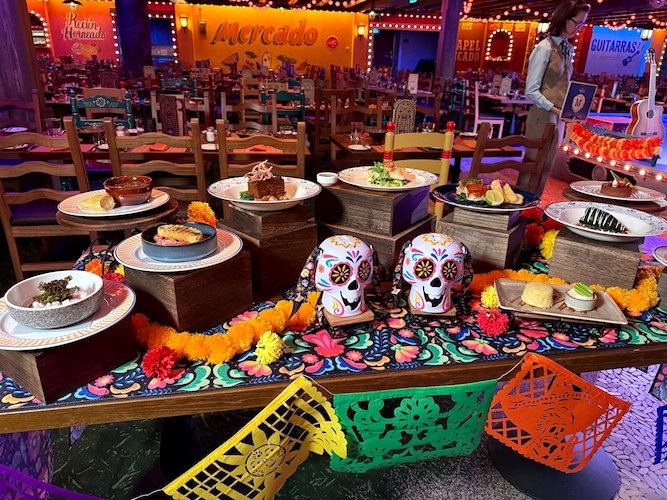 Photos: Plaza De Coco Brings Guests into the Rivera Familia for Two ...