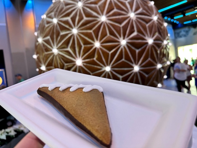 Photos / Video: Holiday Magic Comes to CommuniCore Hall at EPCOT with ...