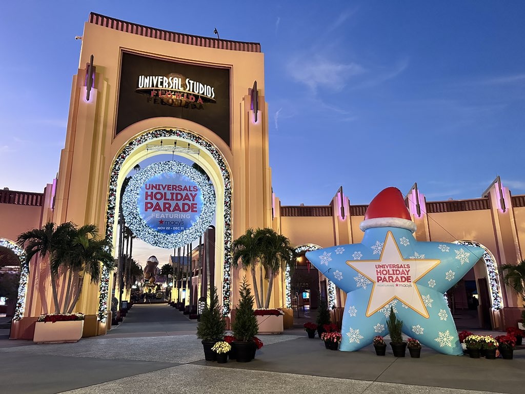 Live Blog: Holidays at Universal Orlando Resort 2024 - LaughingPlace.com