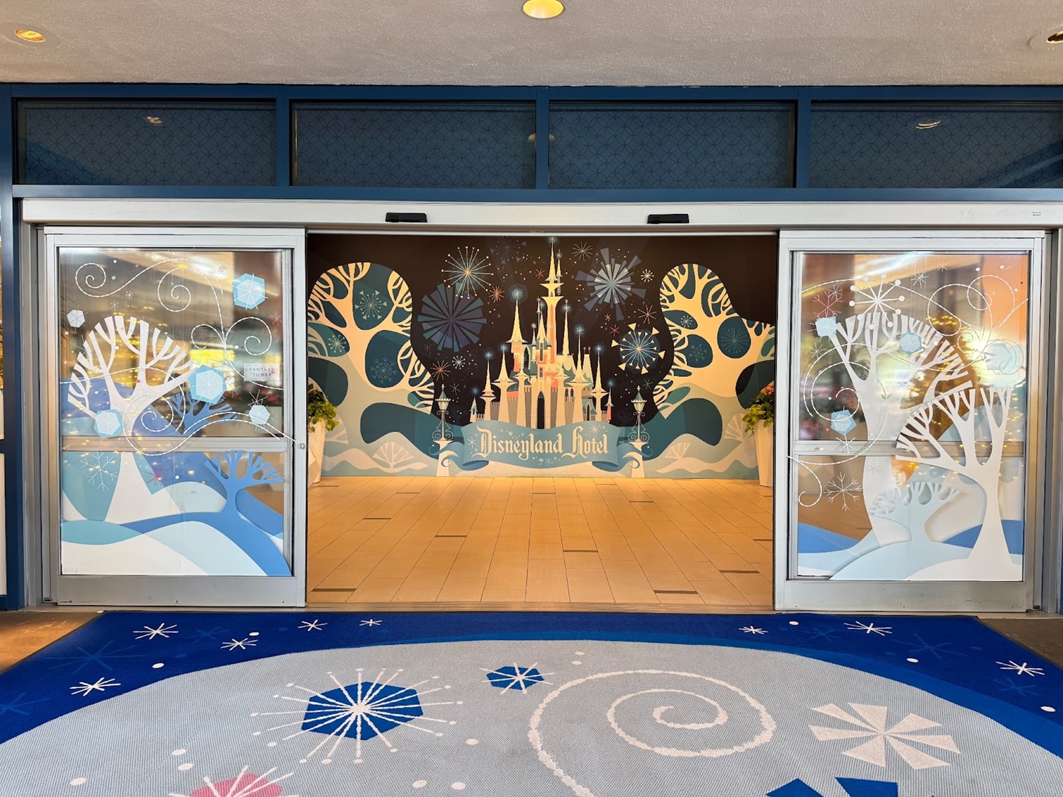 Photos: The Disneyland Hotel Becomes a Winter Wonderland with Wonderful ...